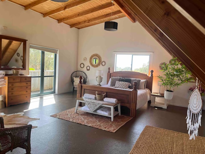 The Rustic Charm. Spacious-tranquil-private-nature - Raglan