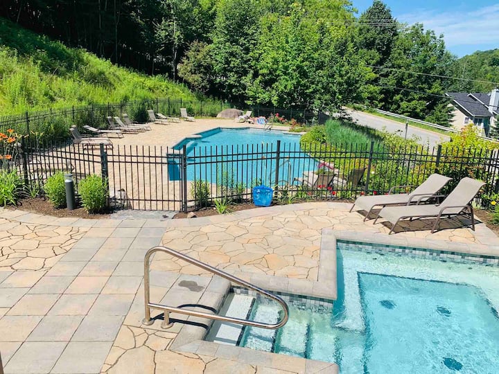Cozy Modern Studio Tremblant With Ac  & Pool/spa - Mont-Tremblant