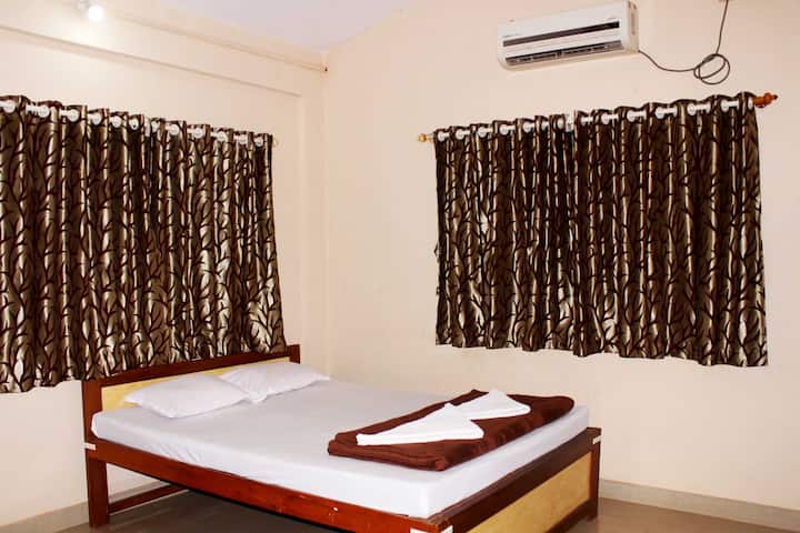 Beautiful Villa In Malgund - Ganpatipule