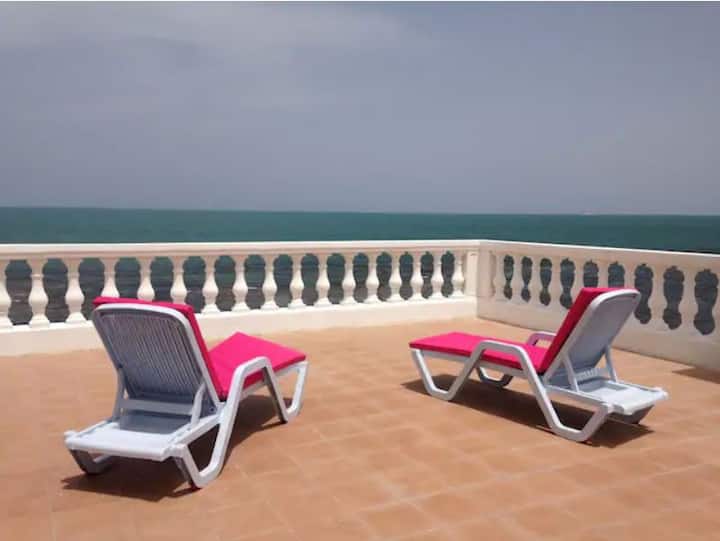 - Dans Une Villa En Front De Mer Marsa Corniche - Tunisie