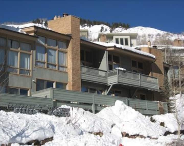 Cozy - 1 Bedroom; Beautiful Mountain View. - Vail, CO