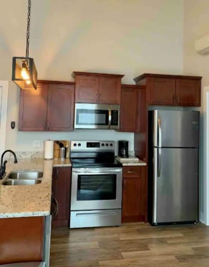 Spacious Plus 1 - Camden Park, Huntington