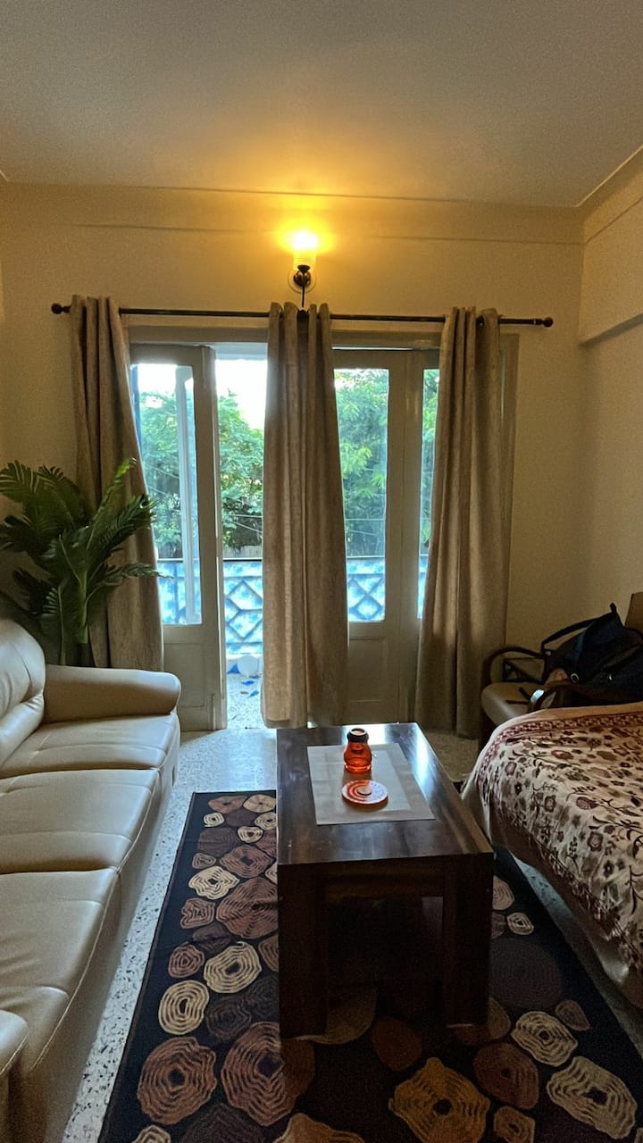 Lovely 1 Bedroom Hall Apt At Koregaon Park - Pune