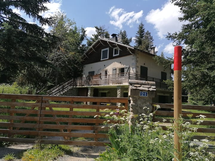 Rdc Chalet Typique Quartier Résidentiel Arboré - Bolquère
