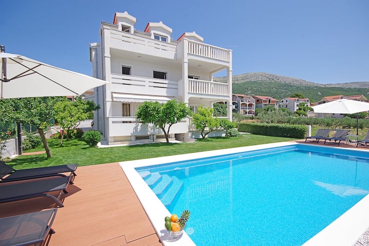 Luxury Penthouse With Big Pool And Sea View - Podstrana
