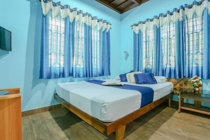 Wooden Furnished Room At Ansmariya Homestay - Munnar