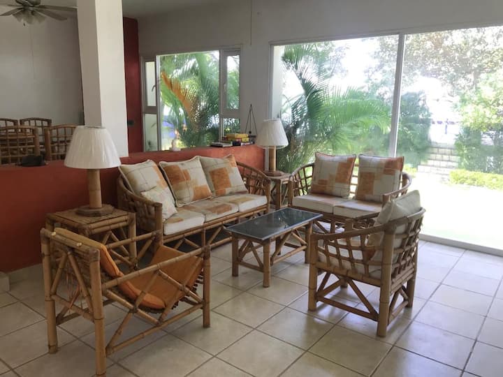 Increíble Casa A La Orilla Del Lago. - Tequesquitengo