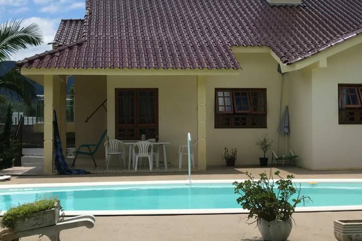 Casa Agradável Bem Localizada Em Campo Bom, Com Piscina - Novo Hamburgo