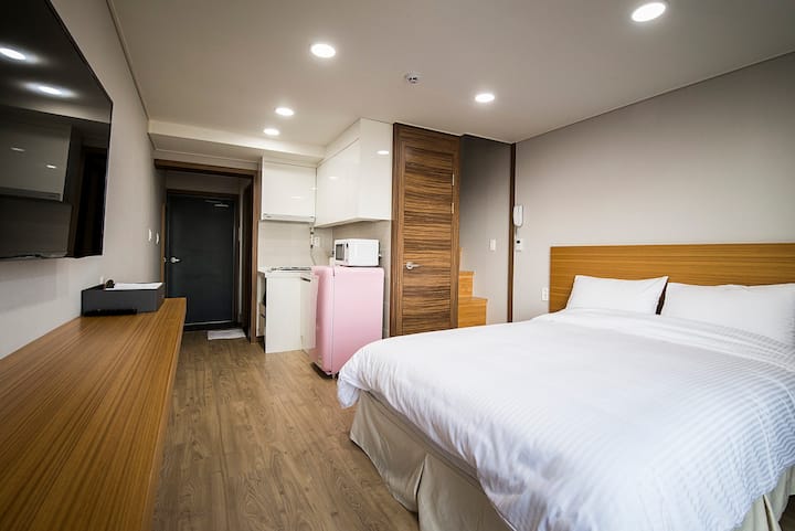 복층룸A, W오션 중문,한달살기 29박초특가, 특급호텔용 시몬스고급침대, 중문해수욕장인근 - 중문동