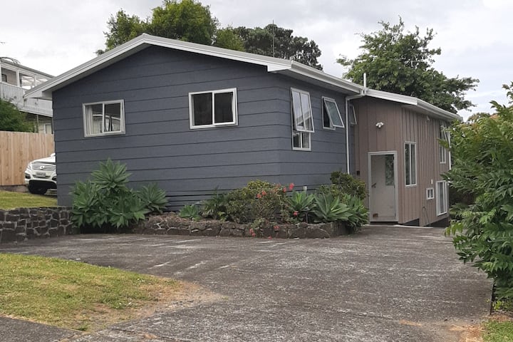 Happy Valley - Cheerful  5 Bedroom Holiday Home - Pauanui