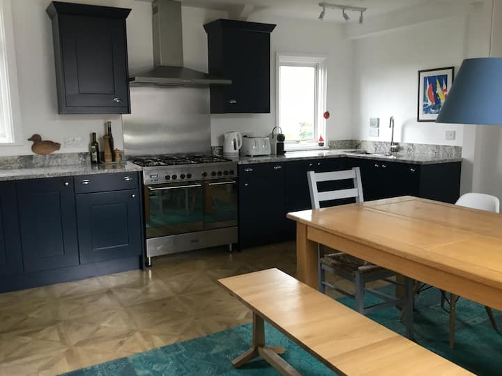 Charming Trearddur Bay Seaside Cottage - Sleeps 6 - Trearddur Bay