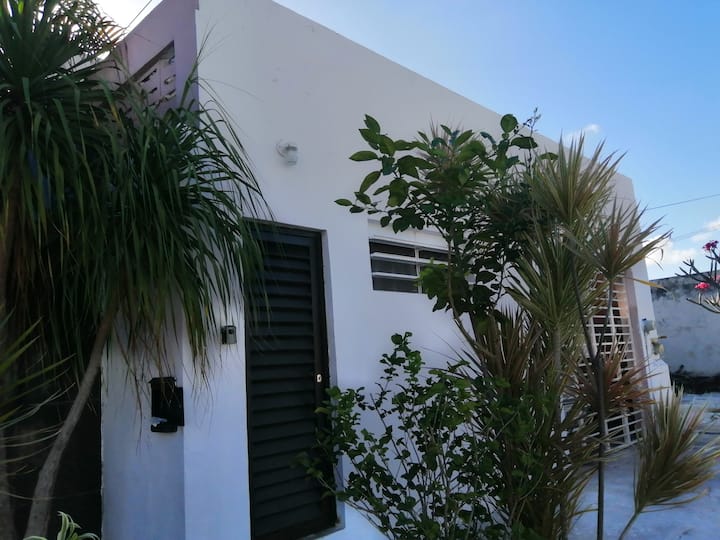 Casa Nis #2. Habitación Priv. A/c, T. V. - Mérida