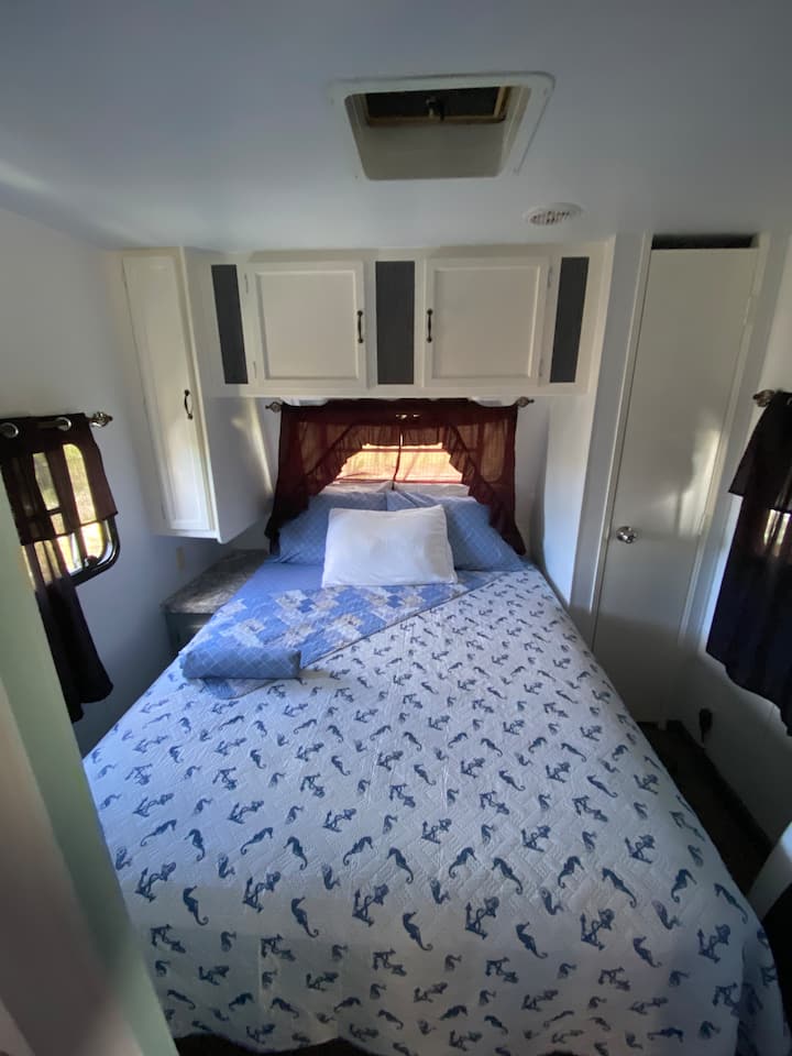 Silver Valley Camper 🌾🪨 Pet Friendly, Peaceful - San Germán