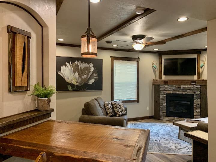 Welcoming, Custom Designed Northwoods-get-away - Minocqua, WI