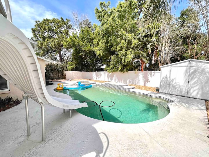 Large House, Close To The Beach And Private Pool! - Holiday, FL