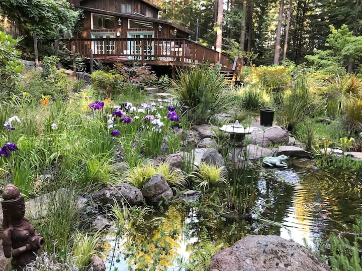 Mendocino Handcrafted 6000 Sqft Redwood Lodge On 16 Acres Of Woods & Zen Garden - Mendocino, CA