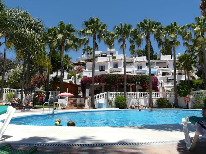 Large Terrace With Stunning Views Of Sea & Gardens - 內爾哈