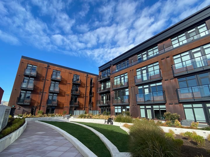 Brand New Furnished Condo! Beautiful Downtown Area - Victoria