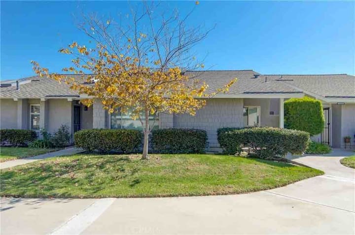 Sunny 2 Bedroom Condo In Huntington Beach, Ca-pool - Huntington Beach, CA