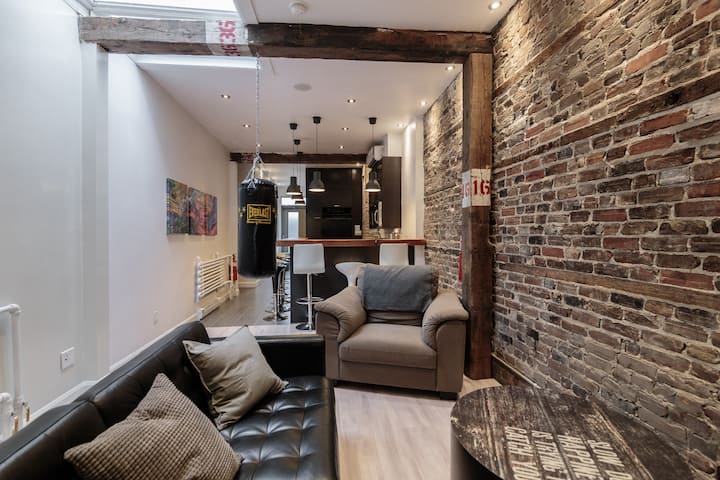 Amazing Location |  5 Bedrooms Double Apartment - Montreal