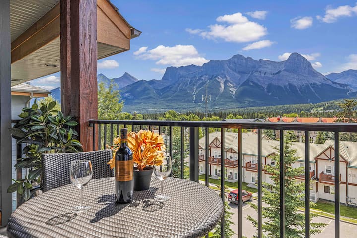 Breathtaking Mountain Views 1br Condo/ 2 Hot Tubs - Canmore