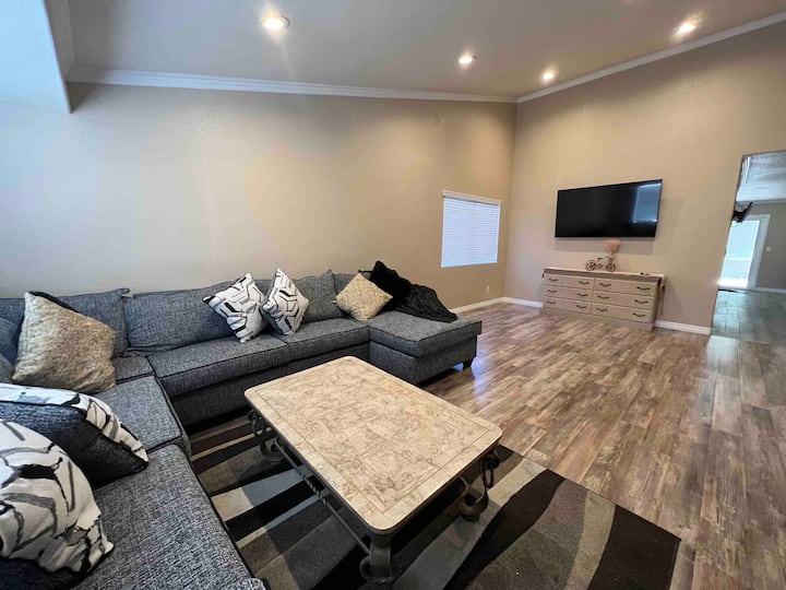 Beautiful And Cozy! - Palmdale, CA