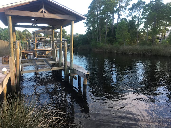Canal Home In Gulf Breeze - Gulf Breeze, FL