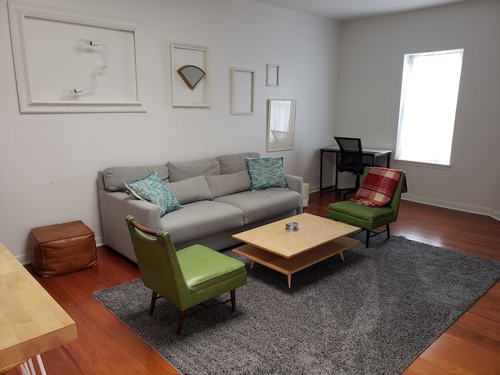 Spacious Downtown Indy Massachusetts Ave Condo - Indianápolis