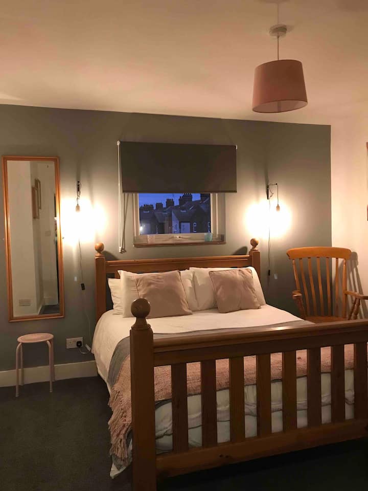 Period Seaside Townhouse - King Room - Felixstowe