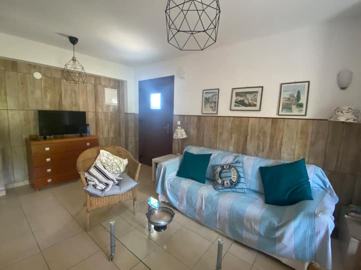 Quiet Comfy Apartment With Big Green Yard - Sarti