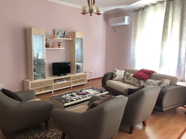 Spacious Apartment With Balcony Near The Center - Tirana