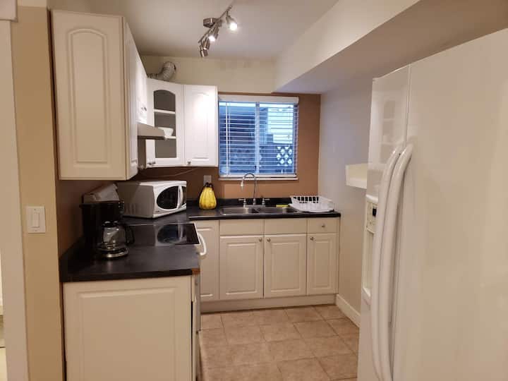 Private 2 Bedroom Suite Close To Coquitlam Center - Coquitlam