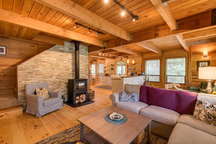 Leavenworth Cabin W/ Treehouse Gazebo + Spa - Lake Chelan, WA