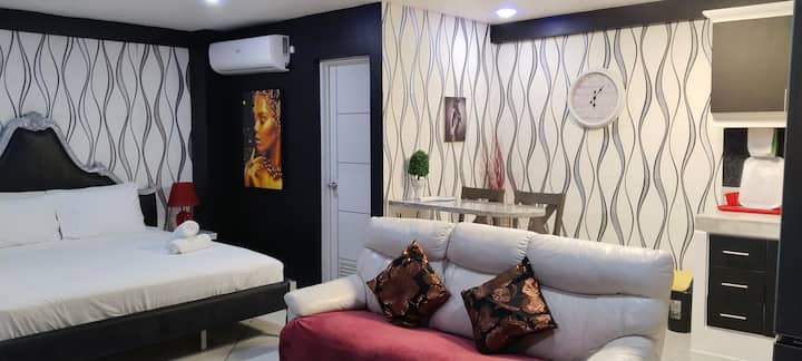 High Class Studio D6 Netflix Tv 75 Kandi Grosvenor - Porac