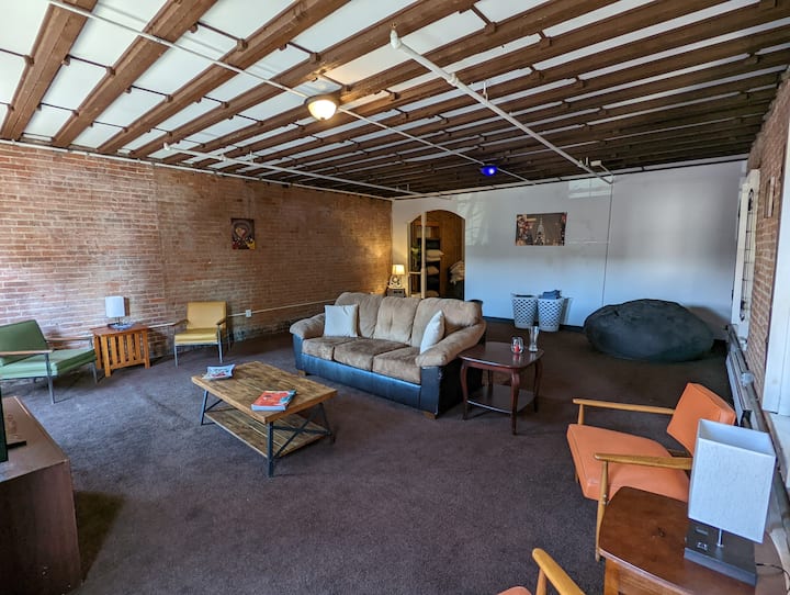 Eclectic 3 Bedroom In Historic Armory Square - Rosamond Gifford Zoo, Syracuse