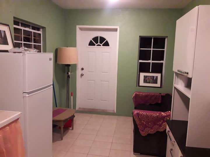 Nevis Spender - Saint Kitts and Nevis