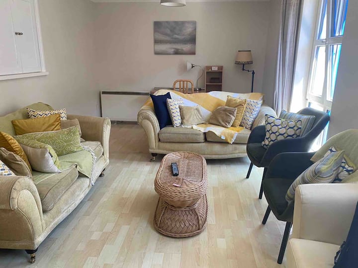 Large 3 Bedroom Apartment In The Heart Of Galway - Oranmore