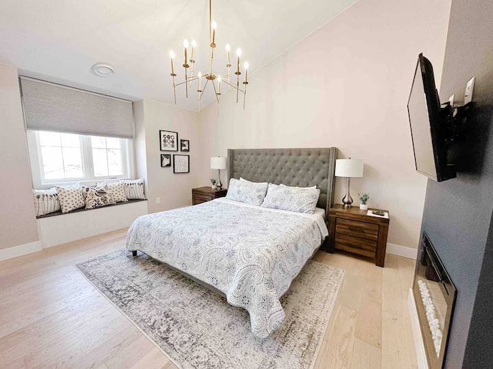 King Suite With Ensuite And Fireplace - Niagara-on-the-Lake