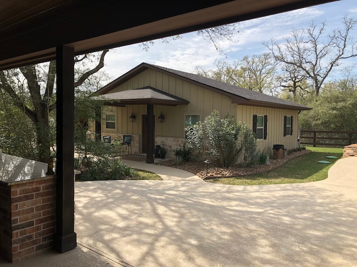 Guest House South College Station - Santa's Wonderland, College Station