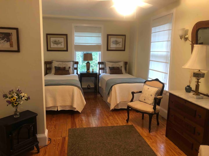 Brookside Manor / Brookview Suite - Berkeley Springs, WV