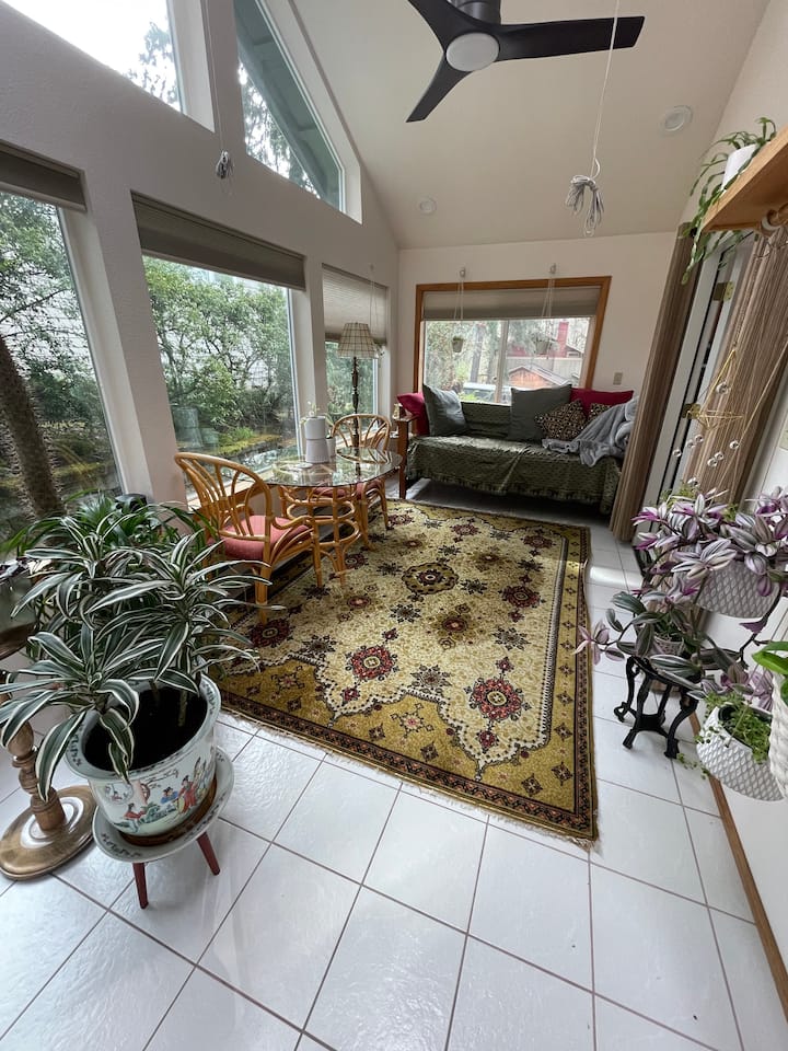 Walk To Hayward Field; 1 Guest; Private Bath - Eugene, OR