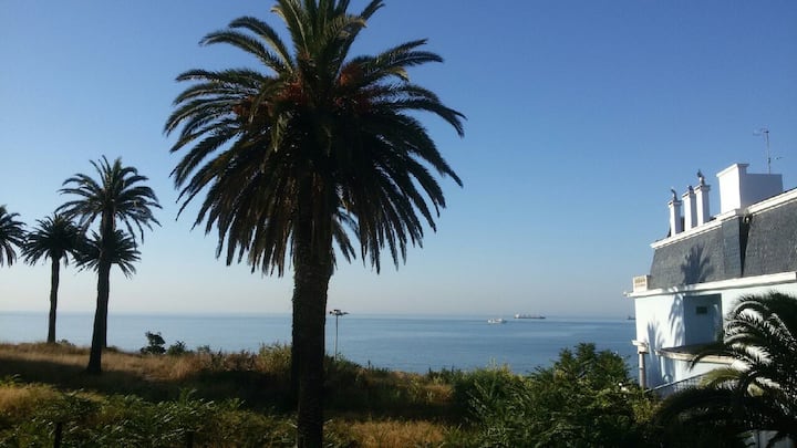 Seafront View Apartment In Estoril - Cascais