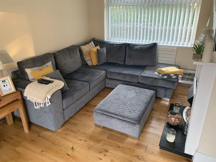 Modern 2 Bedroom House With Private Parking - Cardiff