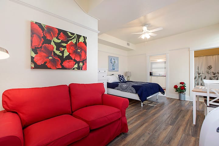 Room 101 - Hawthorne Historic Inn - San Diego