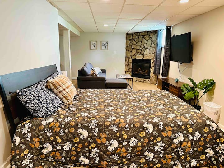 Campu’s Basement Studio W/ Private Entrance - Cherry Hill, NJ