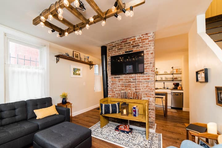Adorable North Side Carriage House - Pittsburgh, PA