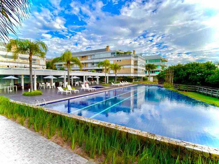 Apt Em Condomínio Clube - Acesso Privativo à Praia - Florianópolis