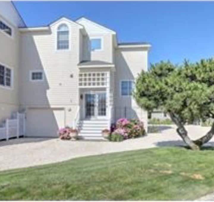 Lbi Beautiful Bay Views
Walking Distance To Beach - Barnegat Light, NJ
