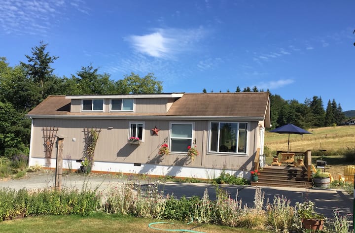 Sunny, Mountain View Cottage Near Olympic Np! - 포트앤젤레스