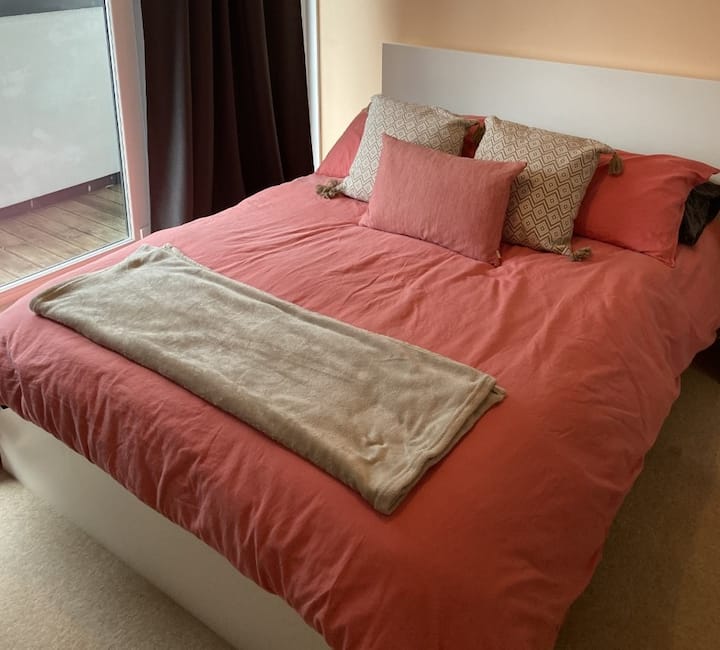 Entire Flat W/ Bright & Cosy Double Bedroom - Edimburgo